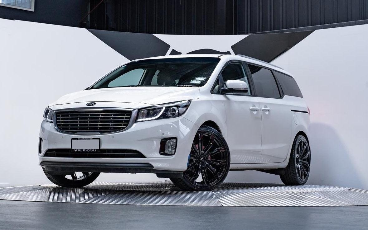 Kia Carnival (2017) on BGW Black Widow – BG Marketing