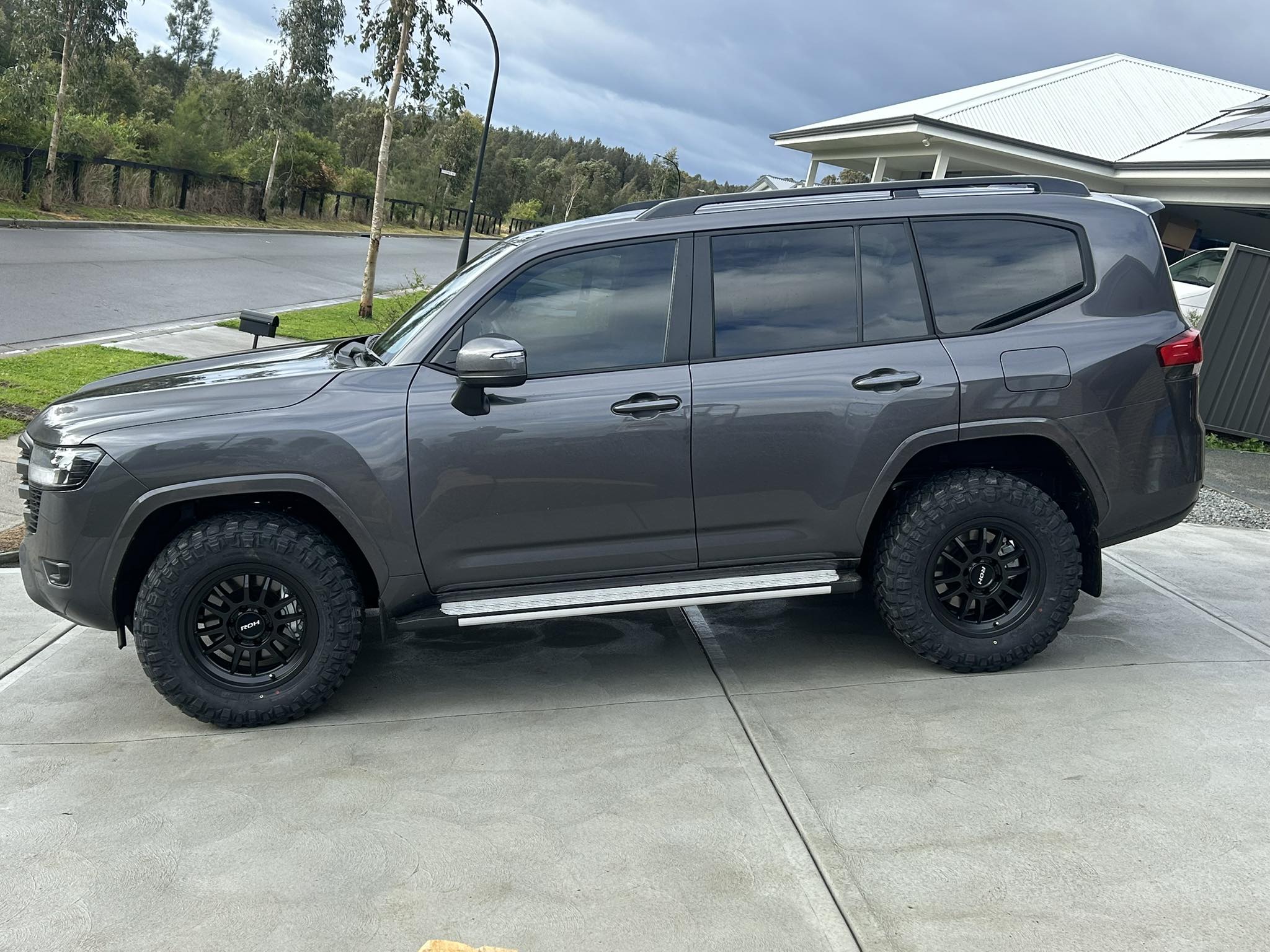 Toyota Land Cruiser 300 Series (2025) on ROH Arc – BG Marketing